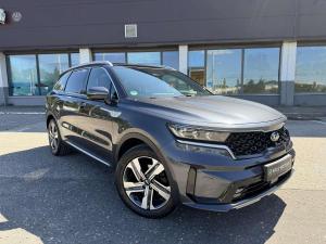 Grey Kia Sorento 2021 in Vilnius, with an engine capacity of 1.60 L and mileage of 96 thousand km for 32350 €, photo  on AUTOMOTO.COM.LV