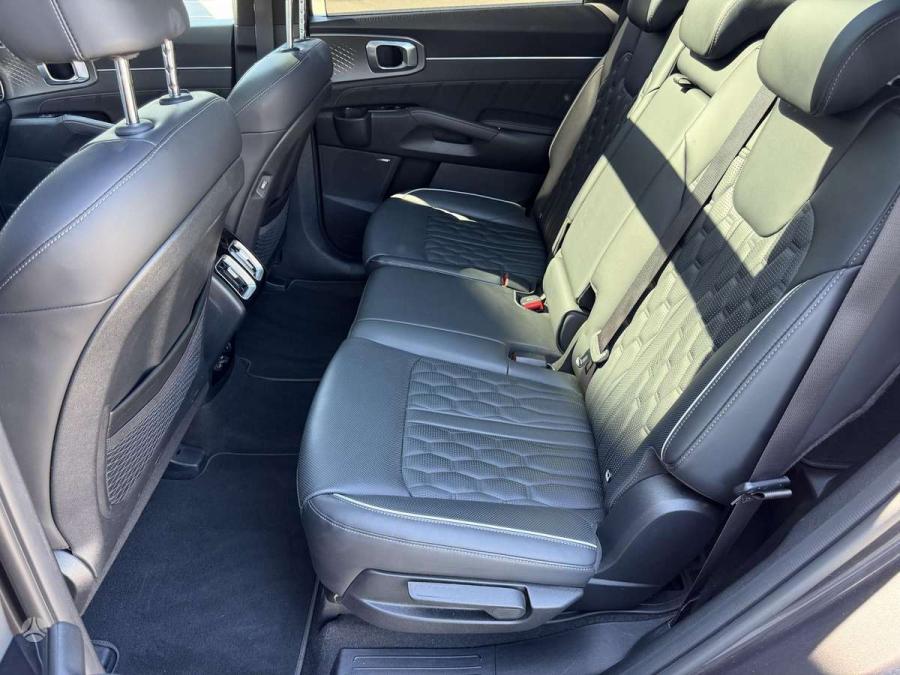 Pelēks Kia Sorento 2021 Viļņa, ar dzinēja tilpumu 1.60 L un nobraukumu 96 tūkst. km par 32350 €, foto 18 vietnē AUTOMOTO.COM.LV