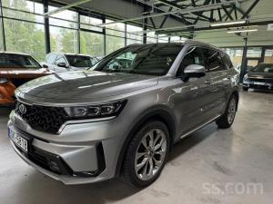Grey Kia Sorento 2021 in Riga, with an engine capacity of 2.20 L and mileage of 144 thousand km for 26900 €, photo  on AUTOMOTO.COM.LV