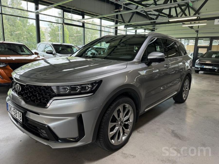 Grey Kia Sorento 2021 in Riga, with an engine capacity of 2.20 L and mileage of 144 thousand km for 26900 €, photo 1 on AUTOMOTO.COM.LV