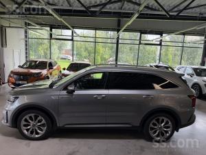 Grey Kia Sorento 2021 in Riga, with an engine capacity of 2.20 L and mileage of 144 thousand km for 26900 €, photo 3 on AUTOMOTO.COM.LV