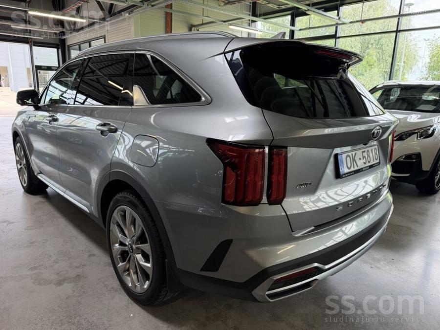 Grey Kia Sorento 2021 in Riga, with an engine capacity of 2.20 L and mileage of 144 thousand km for 26900 €, photo 4 on AUTOMOTO.COM.LV
