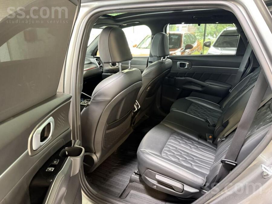 Grey Kia Sorento 2021 in Riga, with an engine capacity of 2.20 L and mileage of 144 thousand km for 26900 €, photo 12 on AUTOMOTO.COM.LV