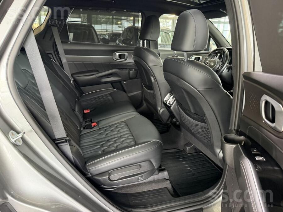 Grey Kia Sorento 2021 in Riga, with an engine capacity of 2.20 L and mileage of 144 thousand km for 26900 €, photo 15 on AUTOMOTO.COM.LV