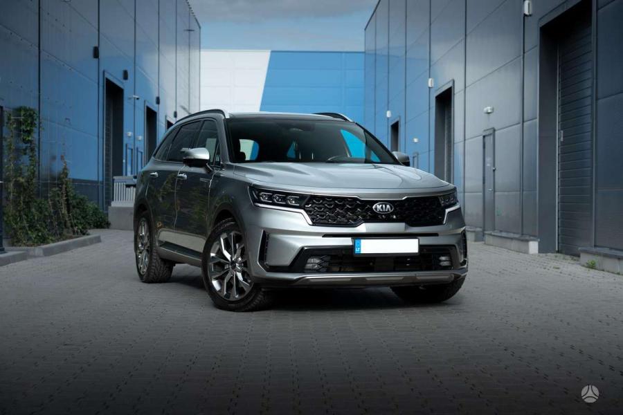 Grey Kia Sorento 2021 in Klaipeda, with an engine capacity of 2.15 L and mileage of 134 thousand km for 26800 €, photo 1 on AUTOMOTO.COM.LV