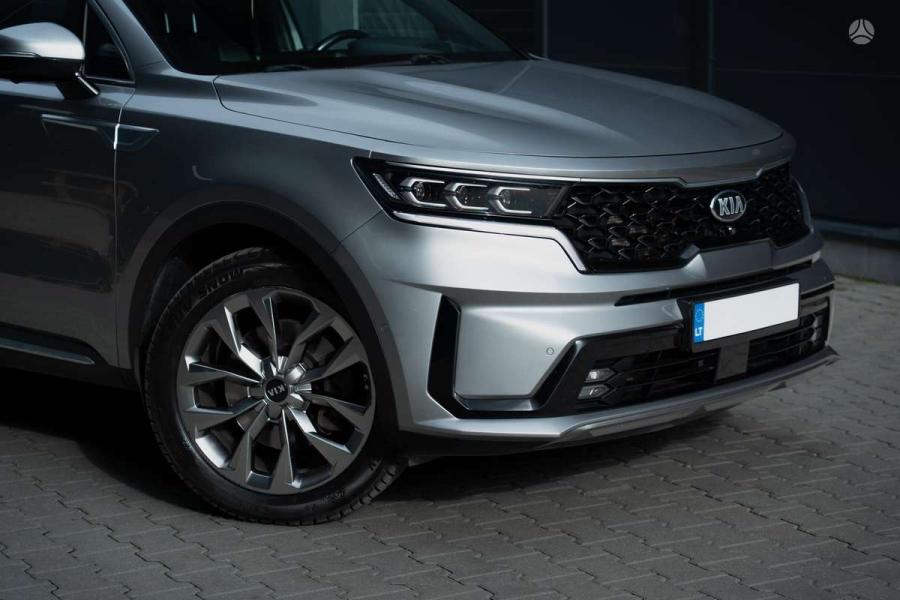 Grey Kia Sorento 2021 in Klaipeda, with an engine capacity of 2.15 L and mileage of 134 thousand km for 26800 €, photo 3 on AUTOMOTO.COM.LV