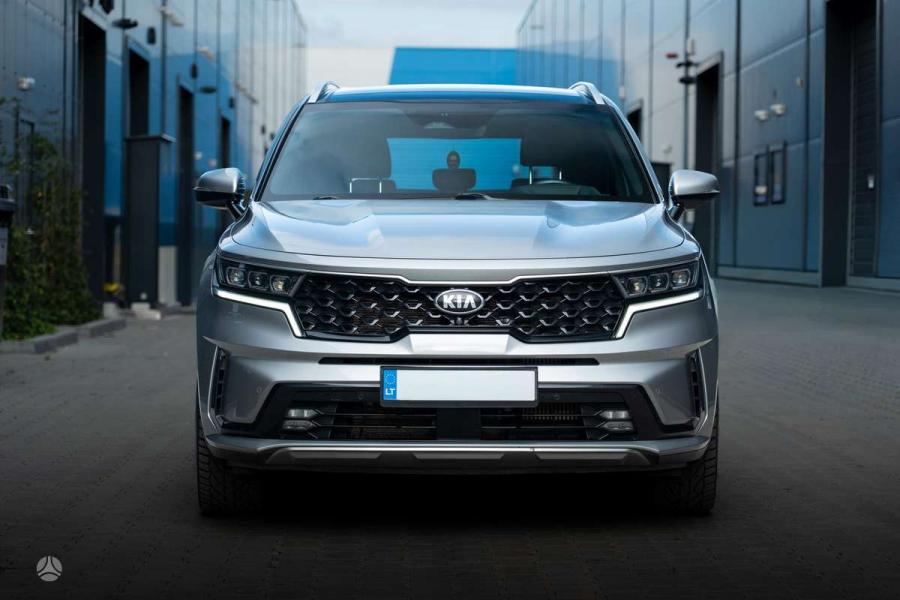 Grey Kia Sorento 2021 in Klaipeda, with an engine capacity of 2.15 L and mileage of 134 thousand km for 26800 €, photo 5 on AUTOMOTO.COM.LV