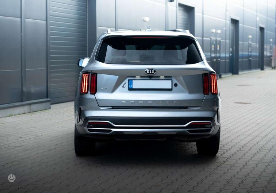 Grey Kia Sorento 2021 in Klaipeda, with an engine capacity of 2.15 L and mileage of 134 thousand km for 26800 €, photo 6 on AUTOMOTO.COM.LV