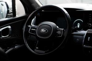 Grey Kia Sorento 2021 in Klaipeda, with an engine capacity of 2.15 L and mileage of 134 thousand km for 26800 €, photo 13 on AUTOMOTO.COM.LV