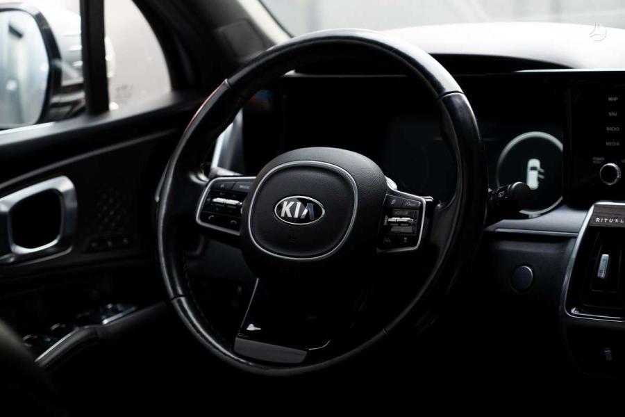 Grey Kia Sorento 2021 in Klaipeda, with an engine capacity of 2.15 L and mileage of 134 thousand km for 26800 €, photo 13 on AUTOMOTO.COM.LV
