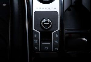 Grey Kia Sorento 2021 in Klaipeda, with an engine capacity of 2.15 L and mileage of 134 thousand km for 26800 €, photo 16 on AUTOMOTO.COM.LV