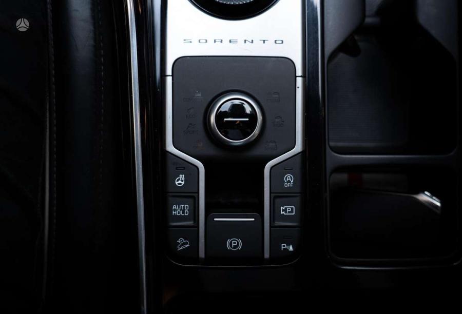 Grey Kia Sorento 2021 in Klaipeda, with an engine capacity of 2.15 L and mileage of 134 thousand km for 26800 €, photo 16 on AUTOMOTO.COM.LV
