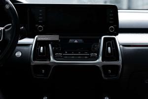 Grey Kia Sorento 2021 in Klaipeda, with an engine capacity of 2.15 L and mileage of 134 thousand km for 26800 €, photo 17 on AUTOMOTO.COM.LV