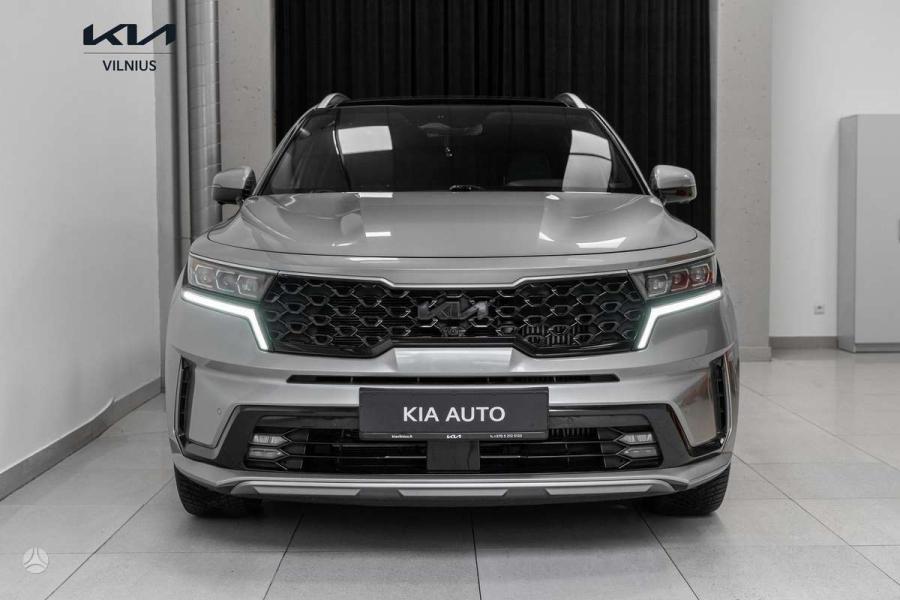 Grey Kia Sorento 2021 in Vilnius, with an engine capacity of 1.60 L and mileage of 41 thousand km for 37900 €, photo 4 on AUTOMOTO.COM.LV