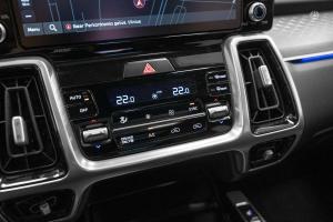 Grey Kia Sorento 2021 in Vilnius, with an engine capacity of 1.60 L and mileage of 41 thousand km for 37900 €, photo 12 on AUTOMOTO.COM.LV