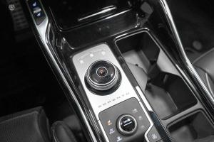 Grey Kia Sorento 2021 in Vilnius, with an engine capacity of 1.60 L and mileage of 41 thousand km for 37900 €, photo 13 on AUTOMOTO.COM.LV