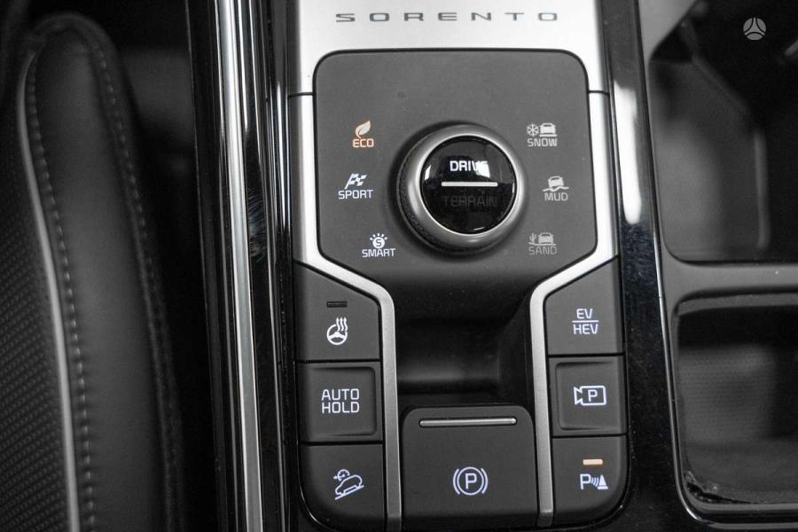 Grey Kia Sorento 2021 in Vilnius, with an engine capacity of 1.60 L and mileage of 41 thousand km for 37900 €, photo 14 on AUTOMOTO.COM.LV