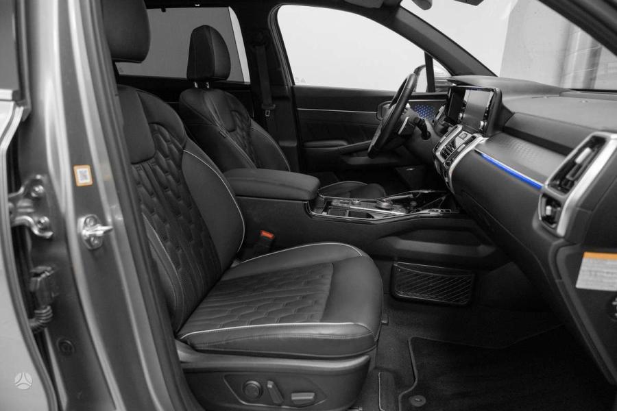 Grey Kia Sorento 2021 in Vilnius, with an engine capacity of 1.60 L and mileage of 41 thousand km for 37900 €, photo 17 on AUTOMOTO.COM.LV