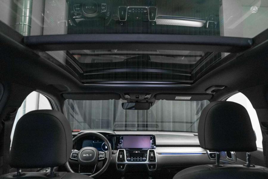 Grey Kia Sorento 2021 in Vilnius, with an engine capacity of 1.60 L and mileage of 41 thousand km for 37900 €, photo 30 on AUTOMOTO.COM.LV