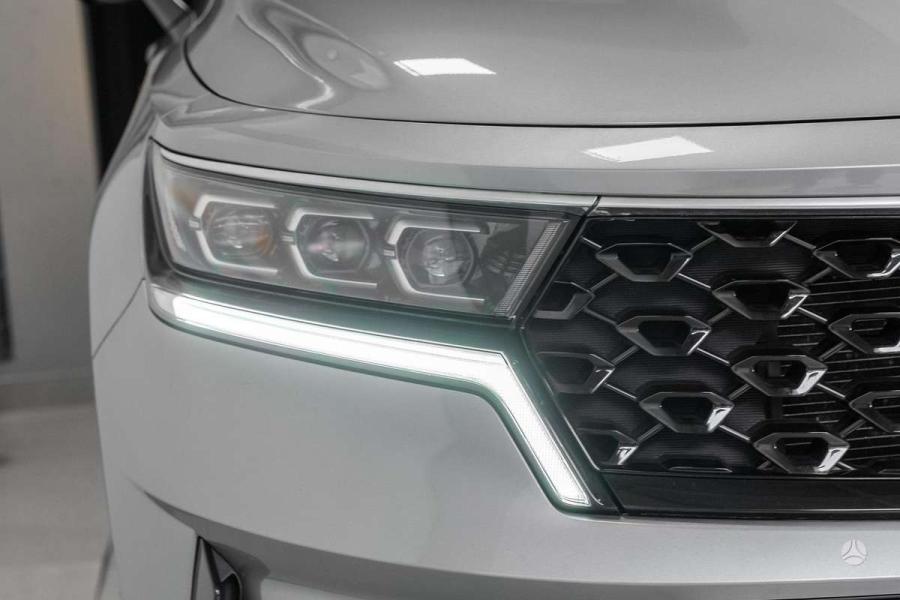 Grey Kia Sorento 2021 in Vilnius, with an engine capacity of 1.60 L and mileage of 41 thousand km for 37900 €, photo 31 on AUTOMOTO.COM.LV