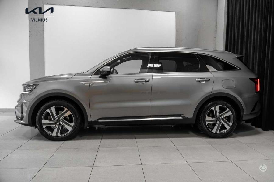 Grey Kia Sorento 2021 in Vilnius, with an engine capacity of 1.60 L and mileage of 41 thousand km for 37900 €, photo 33 on AUTOMOTO.COM.LV
