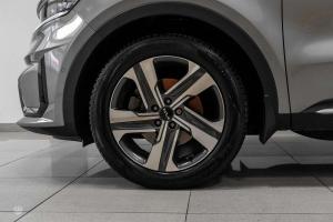 Grey Kia Sorento 2021 in Vilnius, with an engine capacity of 1.60 L and mileage of 41 thousand km for 37900 €, photo 34 on AUTOMOTO.COM.LV