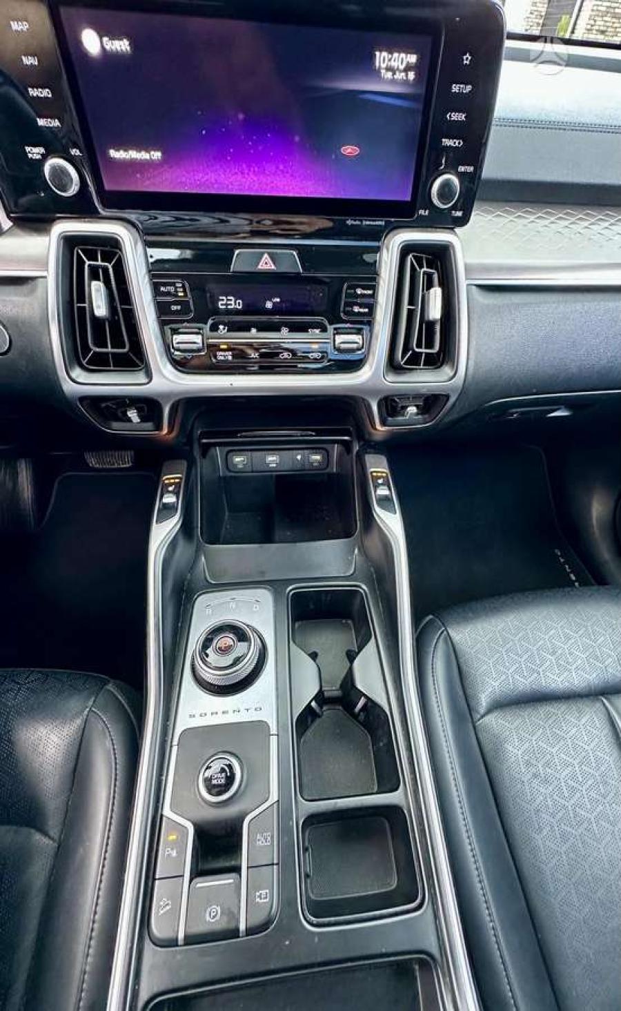 Pelēks Kia Sorento 2022 Viļņa, ar dzinēja tilpumu 1.60 L un nobraukumu 120 tūkst. km par 24400 €, foto 33 vietnē AUTOMOTO.COM.LV