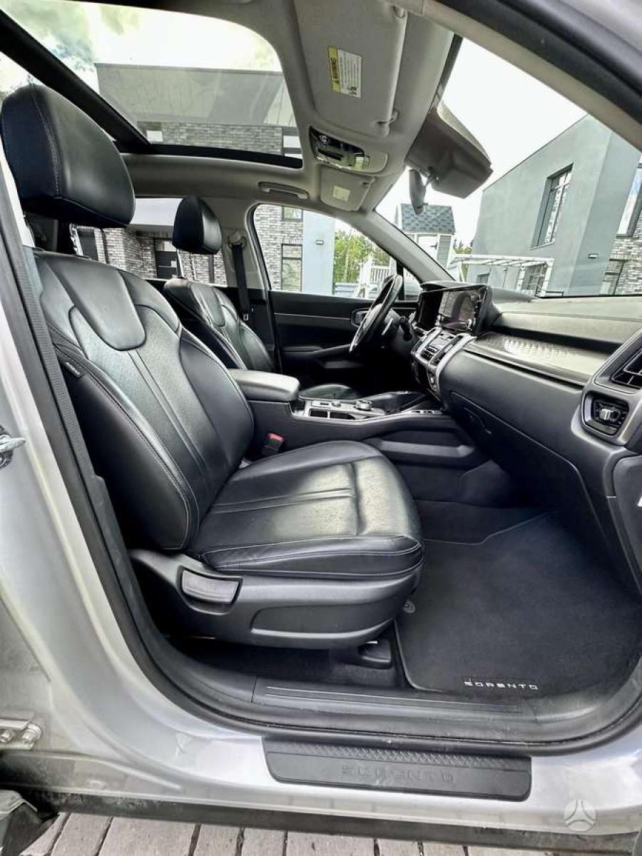Pelēks Kia Sorento 2022 Viļņa, ar dzinēja tilpumu 1.60 L un nobraukumu 120 tūkst. km par 24400 €, foto 34 vietnē AUTOMOTO.COM.LV