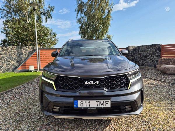 Grey Kia Sorento 2022 in Marijampole, with an engine capacity of 2.15 L and mileage of 235 thousand km for 22500 €, photo 1 on AUTOMOTO.COM.LV
