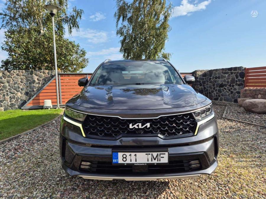 Grey Kia Sorento 2022 in Marijampole, with an engine capacity of 2.15 L and mileage of 235 thousand km for 22500 €, photo 1 on AUTOMOTO.COM.LV