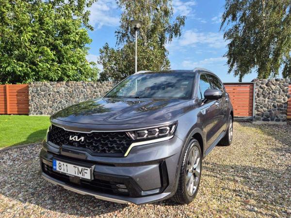 Grey Kia Sorento 2022 in Marijampole, with an engine capacity of 2.15 L and mileage of 235 thousand km for 22500 €, photo 3 on AUTOMOTO.COM.LV