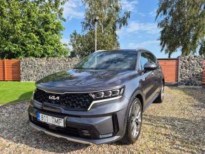 Grey Kia Sorento 2022 in Marijampole, with an engine capacity of 2.15 L and mileage of 235 thousand km for 22500 €, photo 3 on AUTOMOTO.COM.LV