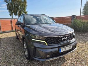 Grey Kia Sorento 2022 in Marijampole, with an engine capacity of 2.15 L and mileage of 235 thousand km for 22500 €, photo 4 on AUTOMOTO.COM.LV