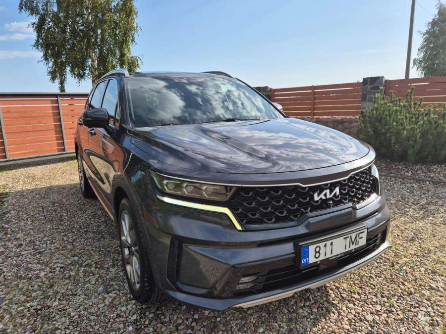 Grey Kia Sorento 2022 in Marijampole, with an engine capacity of 2.15 L and mileage of 235 thousand km for 22500 €, photo 4 on AUTOMOTO.COM.LV