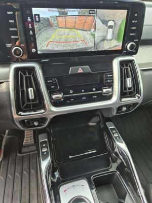 Grey Kia Sorento 2022 in Marijampole, with an engine capacity of 2.15 L and mileage of 235 thousand km for 22500 €, photo 5 on AUTOMOTO.COM.LV
