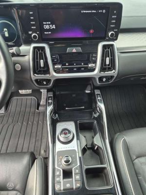 Grey Kia Sorento 2022 in Marijampole, with an engine capacity of 2.15 L and mileage of 235 thousand km for 22500 €, photo 6 on AUTOMOTO.COM.LV