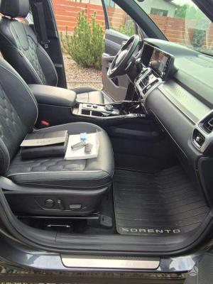 Grey Kia Sorento 2022 in Marijampole, with an engine capacity of 2.15 L and mileage of 235 thousand km for 22500 €, photo 13 on AUTOMOTO.COM.LV