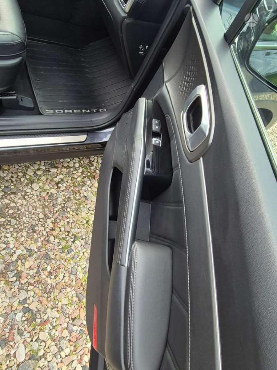 Grey Kia Sorento 2022 in Marijampole, with an engine capacity of 2.15 L and mileage of 235 thousand km for 22500 €, photo 15 on AUTOMOTO.COM.LV