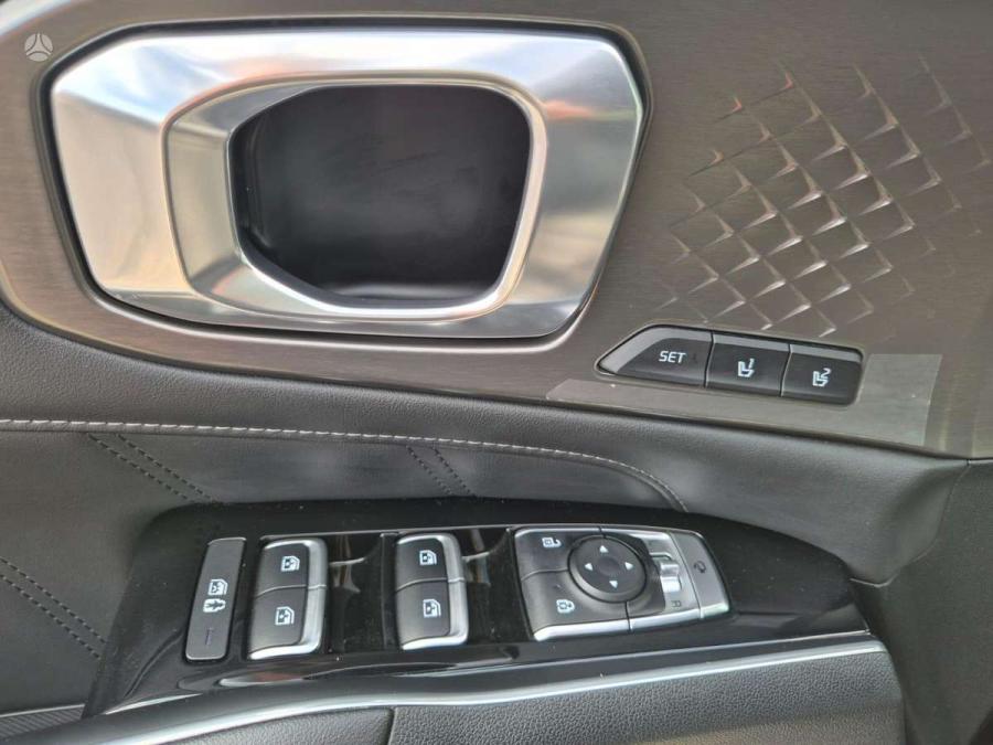 Grey Kia Sorento 2022 in Marijampole, with an engine capacity of 2.15 L and mileage of 235 thousand km for 22500 €, photo 19 on AUTOMOTO.COM.LV