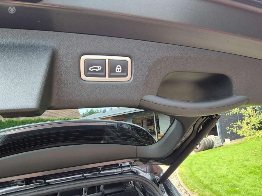 Grey Kia Sorento 2022 in Marijampole, with an engine capacity of 2.15 L and mileage of 235 thousand km for 22500 €, photo 22 on AUTOMOTO.COM.LV