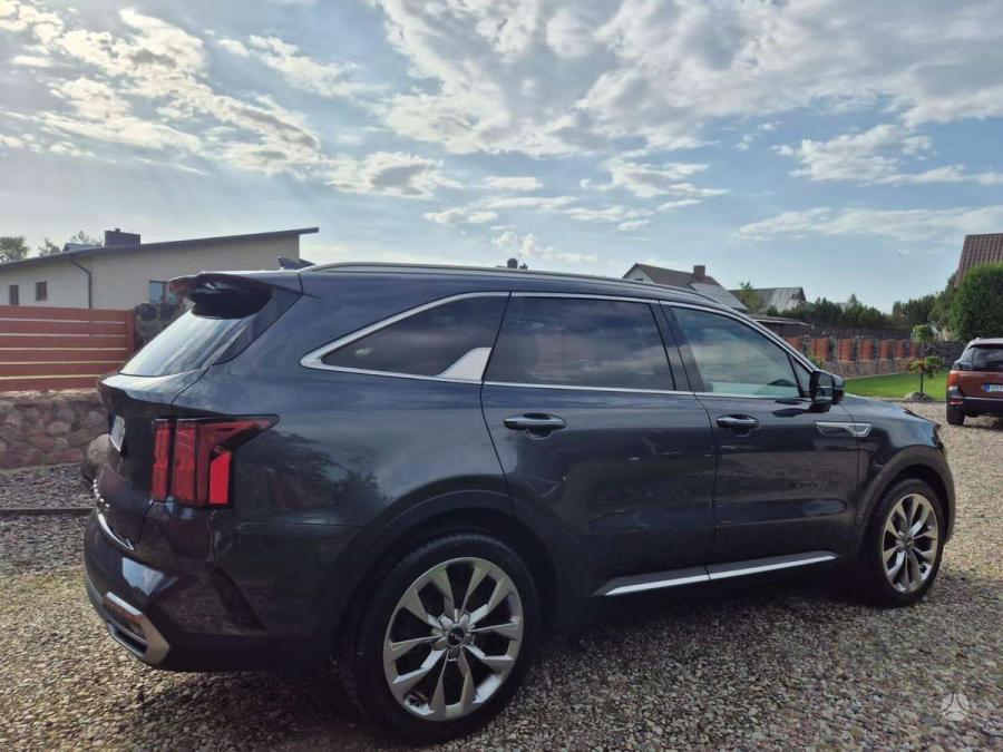 Grey Kia Sorento 2022 in Marijampole, with an engine capacity of 2.15 L and mileage of 235 thousand km for 22500 €, photo 30 on AUTOMOTO.COM.LV