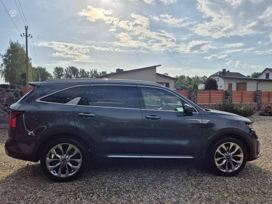 Grey Kia Sorento 2022 in Marijampole, with an engine capacity of 2.15 L and mileage of 235 thousand km for 22500 €, photo 33 on AUTOMOTO.COM.LV