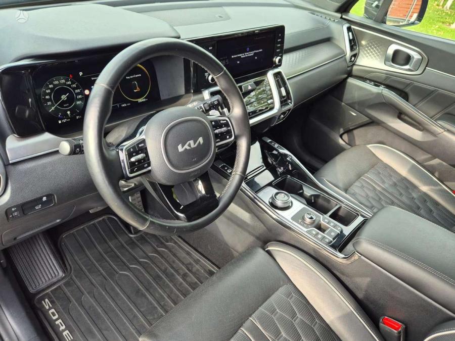 Grey Kia Sorento 2022 in Marijampole, with an engine capacity of 2.15 L and mileage of 235 thousand km for 22500 €, photo 36 on AUTOMOTO.COM.LV