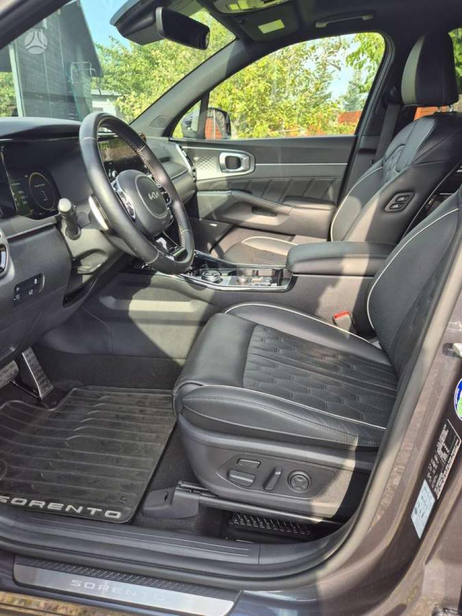 Grey Kia Sorento 2022 in Marijampole, with an engine capacity of 2.15 L and mileage of 235 thousand km for 22500 €, photo 37 on AUTOMOTO.COM.LV