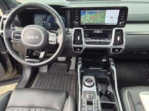 Grey Kia Sorento 2022 in Marijampole, with an engine capacity of 2.15 L and mileage of 235 thousand km for 22500 €, photo 39 on AUTOMOTO.COM.LV
