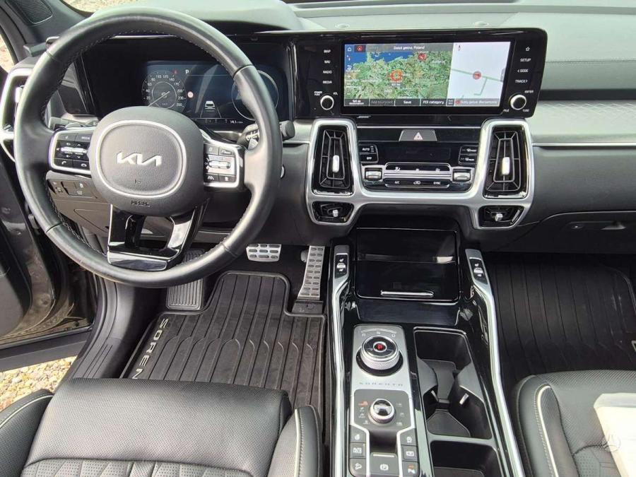 Grey Kia Sorento 2022 in Marijampole, with an engine capacity of 2.15 L and mileage of 235 thousand km for 22500 €, photo 39 on AUTOMOTO.COM.LV