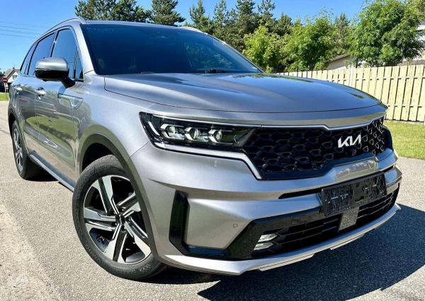 Grey Kia Sorento 2023 in Vilnius, with an engine capacity of 1.60 L and mileage of 154 thousand km for 26499 €, photo 3 on AUTOMOTO.COM.LV