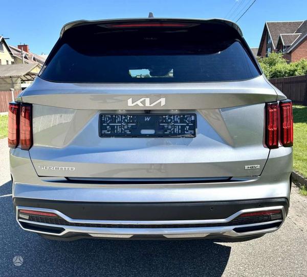 Grey Kia Sorento 2023 in Vilnius, with an engine capacity of 1.60 L and mileage of 154 thousand km for 26499 €, photo 7 on AUTOMOTO.COM.LV