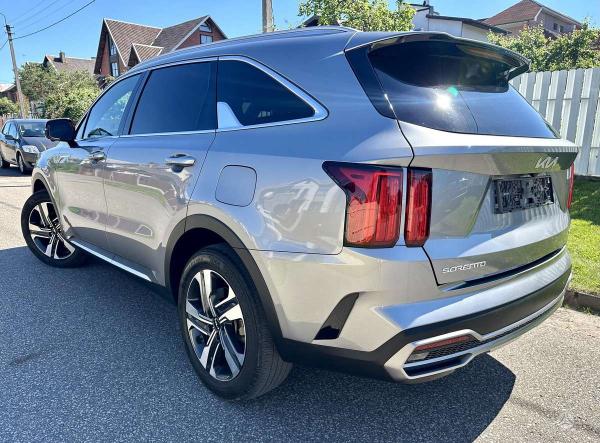 Grey Kia Sorento 2023 in Vilnius, with an engine capacity of 1.60 L and mileage of 154 thousand km for 26499 €, photo 8 on AUTOMOTO.COM.LV