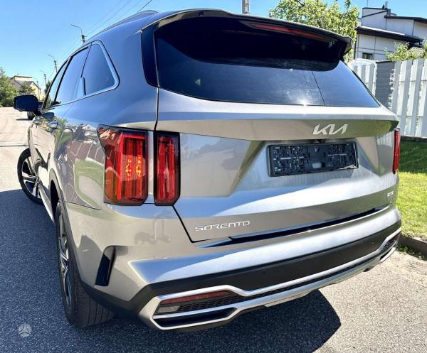 Grey Kia Sorento 2023 in Vilnius, with an engine capacity of 1.60 L and mileage of 154 thousand km for 26499 €, photo 9 on AUTOMOTO.COM.LV